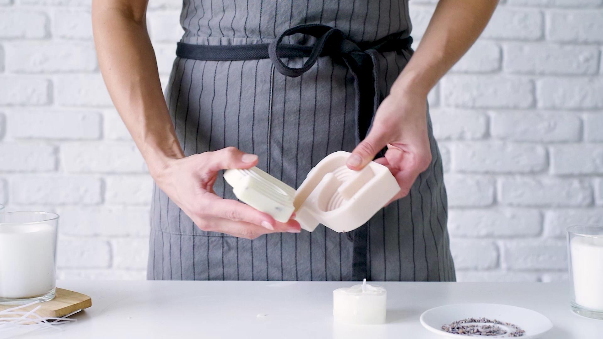 Step-by-Step Guide to Demolding Candles from Silicone Molds